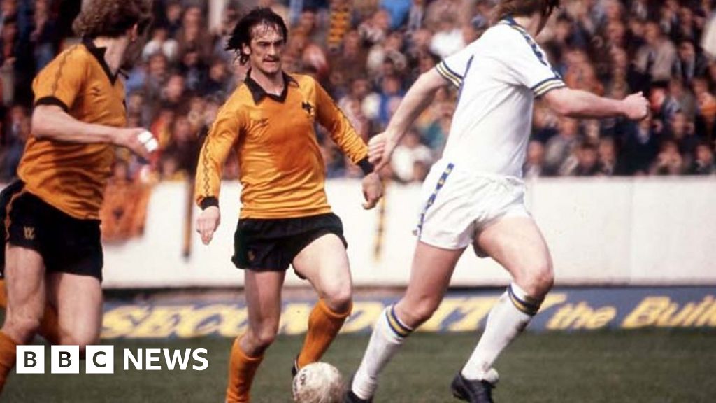 Wolves legend Kenny Hibbitt 'was ultimate hero' - BBC News