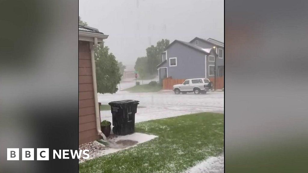 Hail turns Colorado streets into streams - BBC News