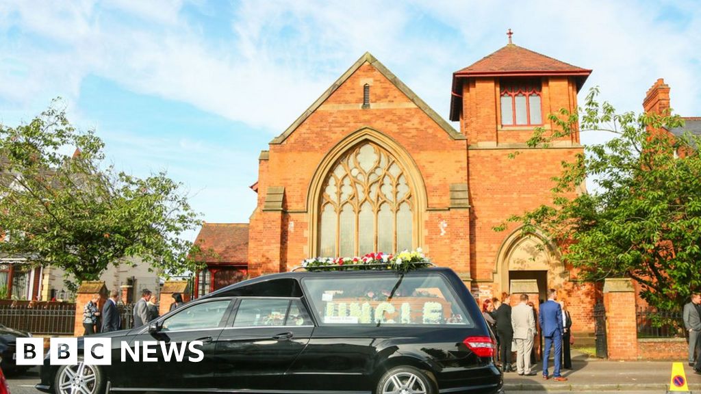 John Boreland: Funeral of prominent loyalist takes place - BBC News