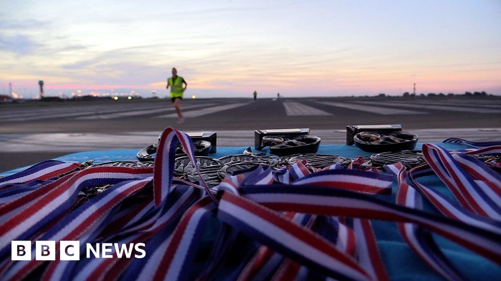 Luton Airport runway hosts race for the first time - BBC News