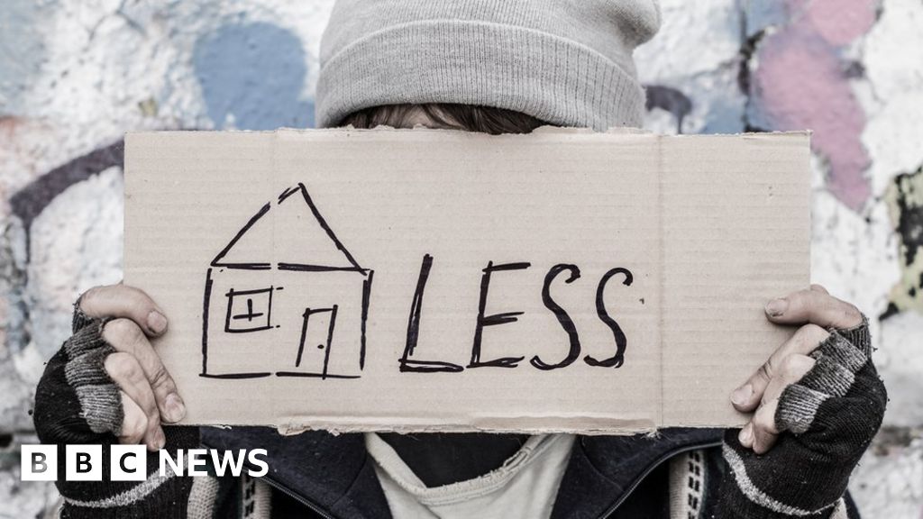 Church volunteers give 18,000 hours to help homeless - BBC News