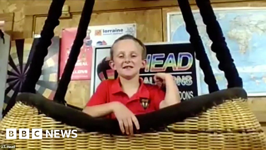 Boy, 8, becomes youngest to solo pilot hot air balloon - BBC News