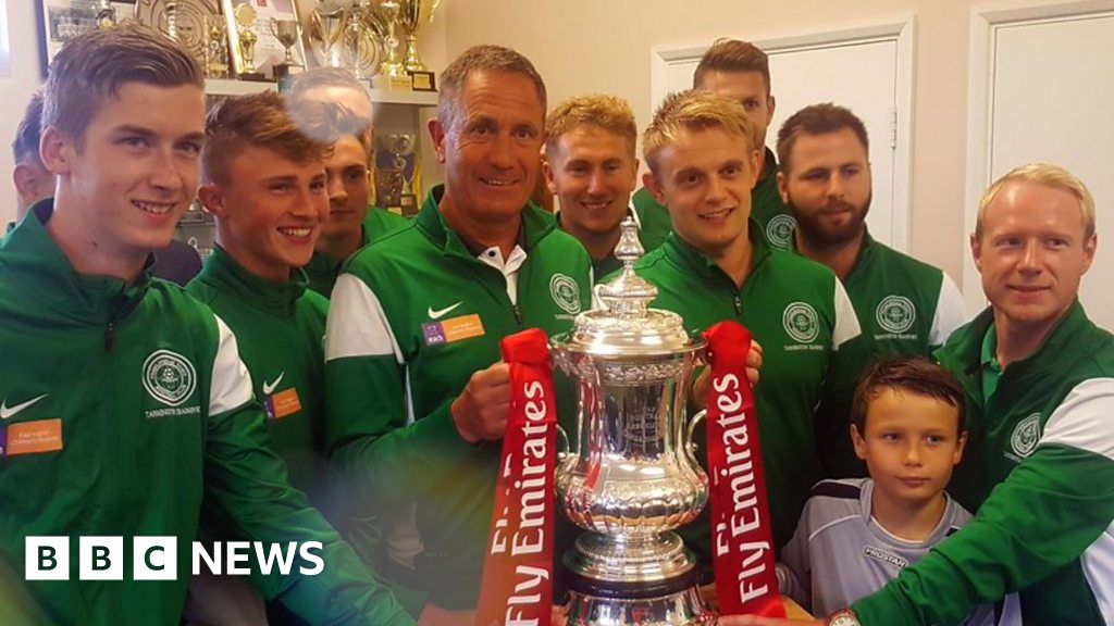 Ed Sheeran's hometown team Framlingham in FA Cup debut - BBC News
