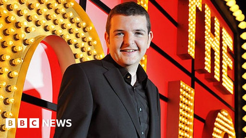 Kevin Bridges and Annie Lennox to perform for Barack Obama visit - BBC News