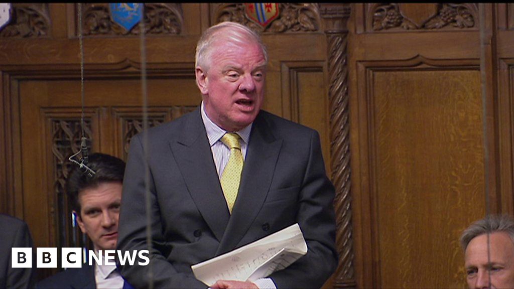 Free vote for MPs on Palace of Westminster restoration - BBC News