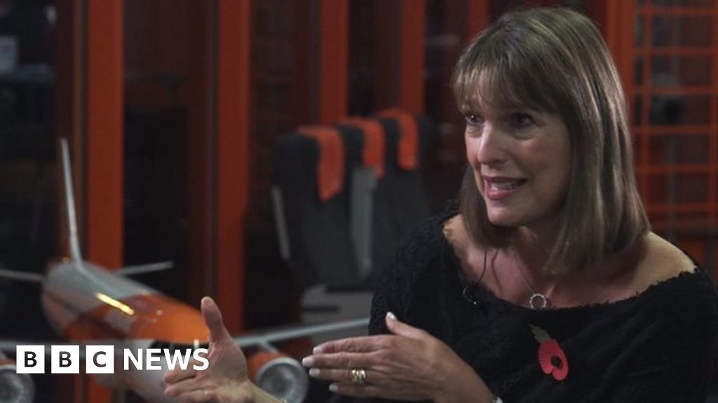 Easyjet will 'look after' stranded Sharm passengers - BBC News