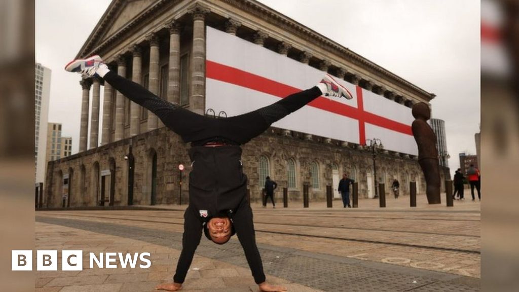 Giant flag celebrates St George's Day in Birmingham - BBC News