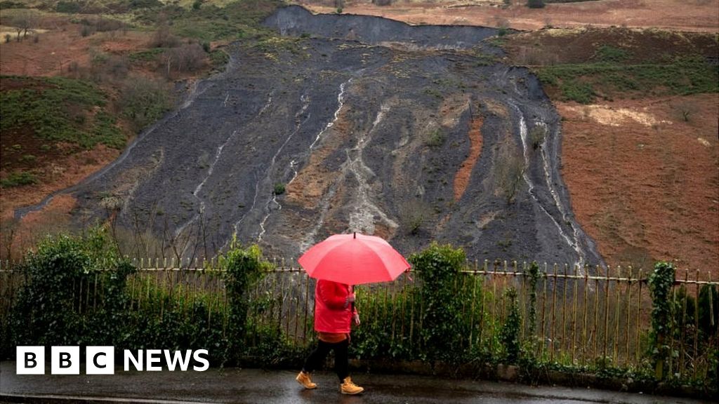 Climate change: Coal tips warning system essential, says expert - BBC News
