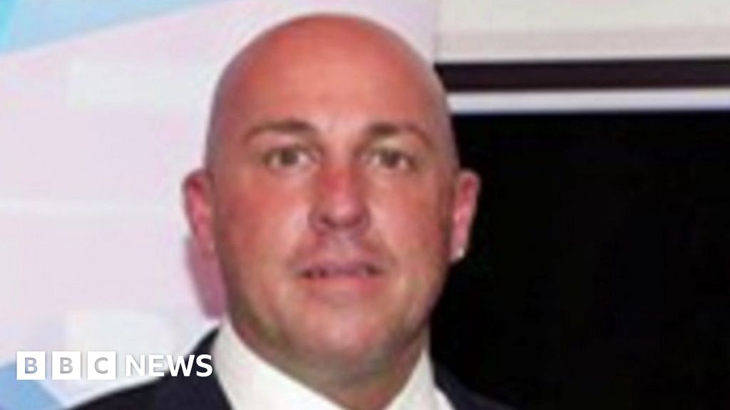 Charter NI's Dee Stitt sorry for 'anti-government rant' - BBC News