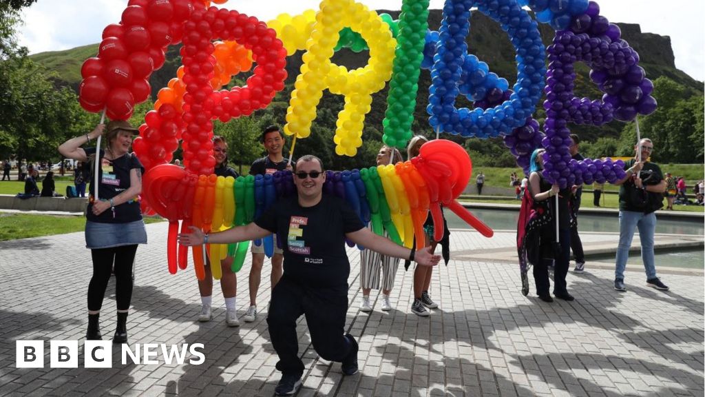 Edinburgh Pride festival marks Stonewall anniversary - BBC News