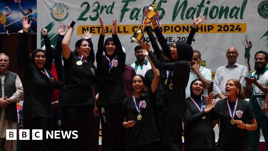Maidenhead netball team wins Pakistan National Championships - BBC News