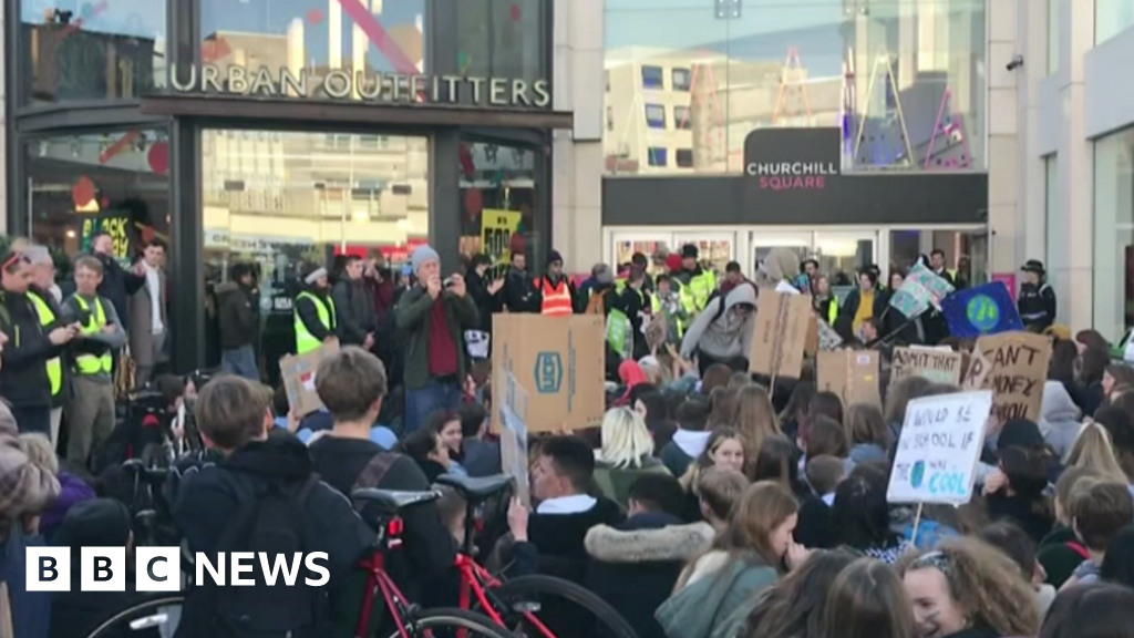 Climate protesters 'defy' Black Friday at Brighton shopping centre ...