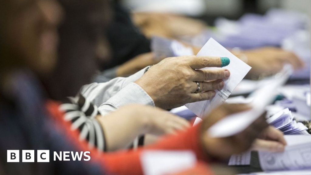 EU referendum: Berkshire votes to remain - BBC News