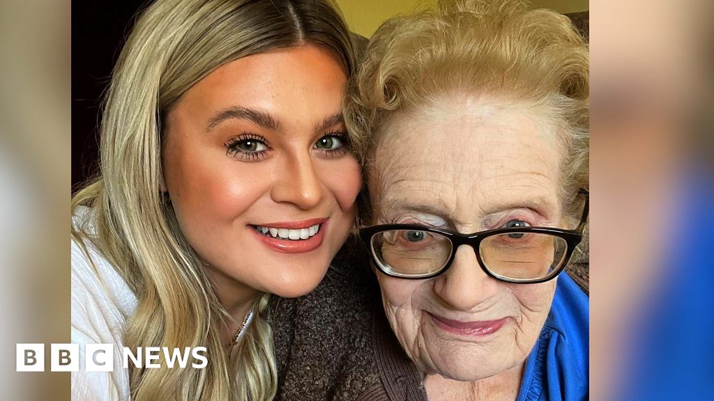 'My nan is TikTok famous' - BBC News