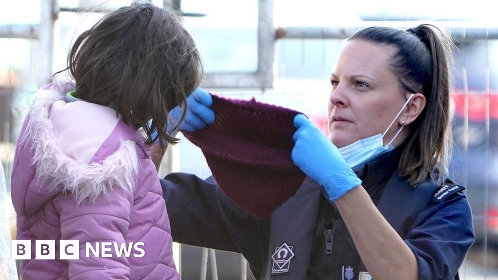 Cornwall Council seeks housing for asylum-seeking children - BBC News