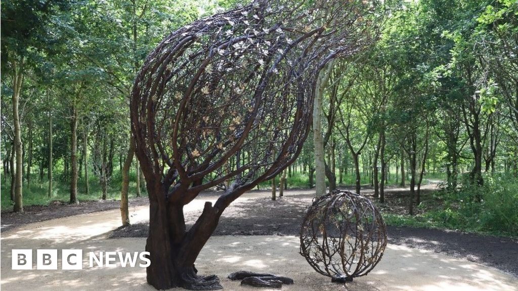 National Memorial Arboretum: Tree of Cherished Memories unveiled - BBC News