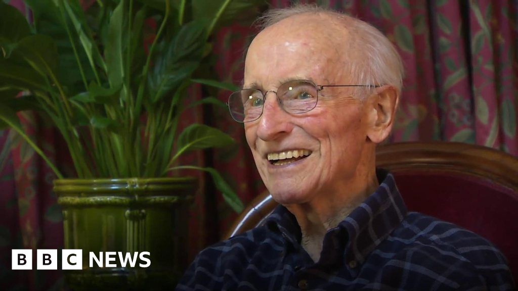 Roger Lockyer obituary: The historian who made LGBT history - BBC News