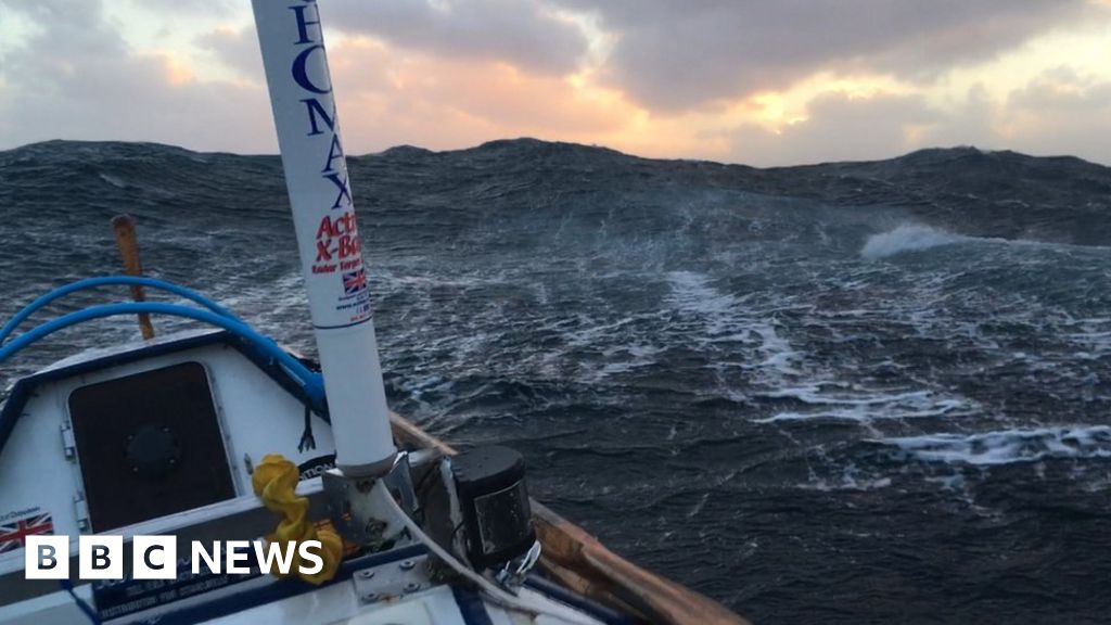Rescued Atlantic rower relives dramatic rescue - BBC News