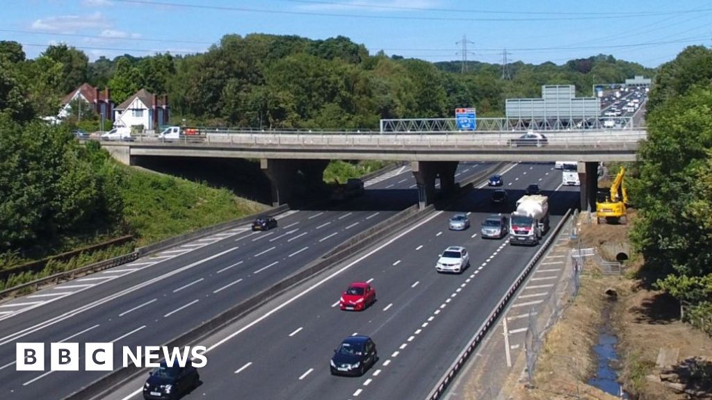 M27 closure: Motorists face 55-mile diversion - BBC News