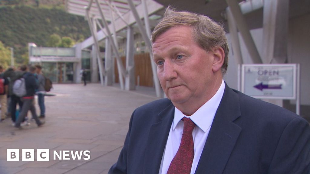 Scottish Labour MSPs rule out leadership bids - BBC News