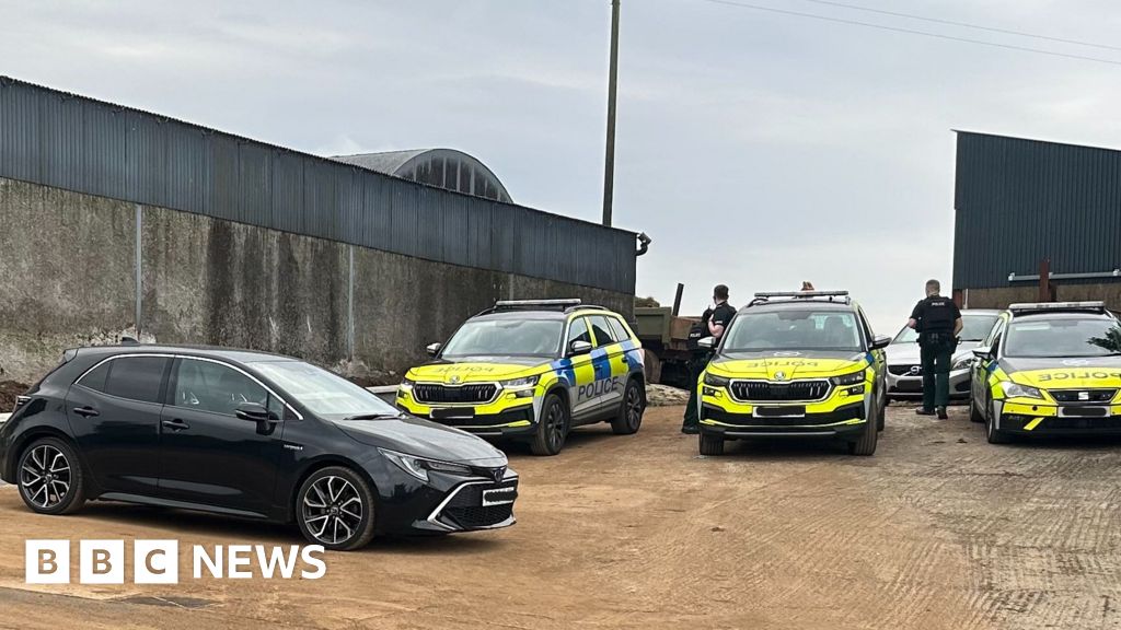 Garvagh: Man in his 70s dies in incident at farm - BBC News
