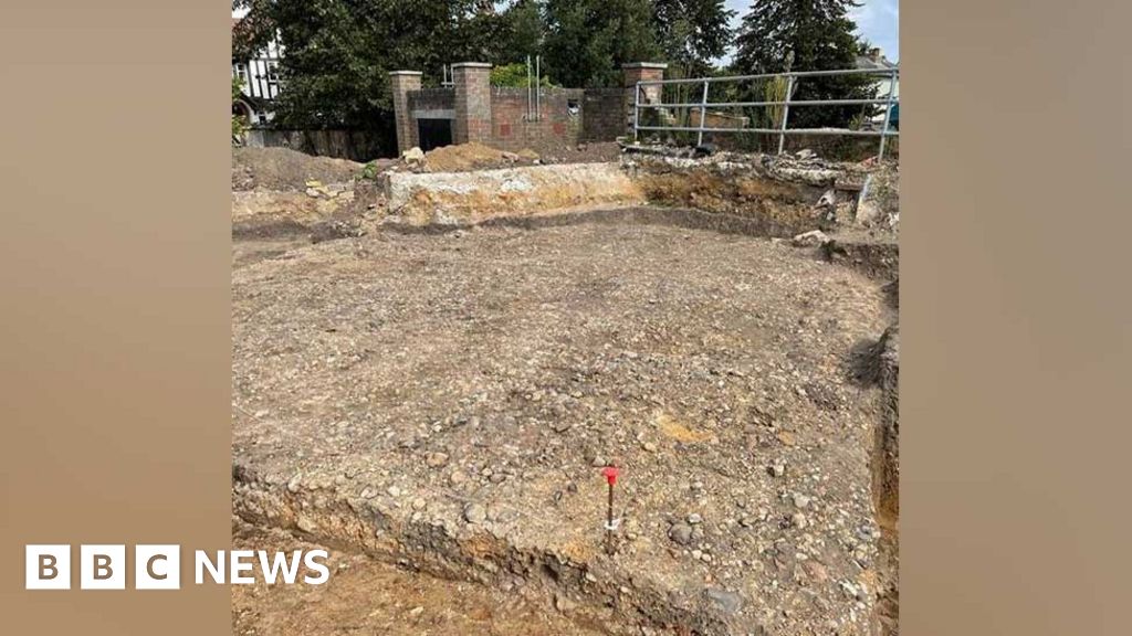 Colchester Roman road find to be destroyed, claims former MP - BBC News