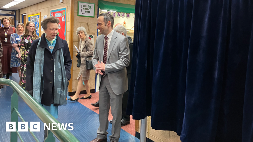 Princess Anne officially opens new centre in Loughborough - BBC News