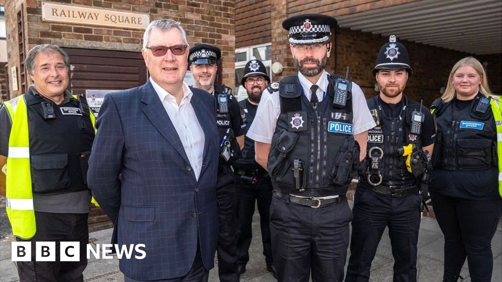 Anti-social behaviour: Essex Police reveal 11 patrol areas - BBC News