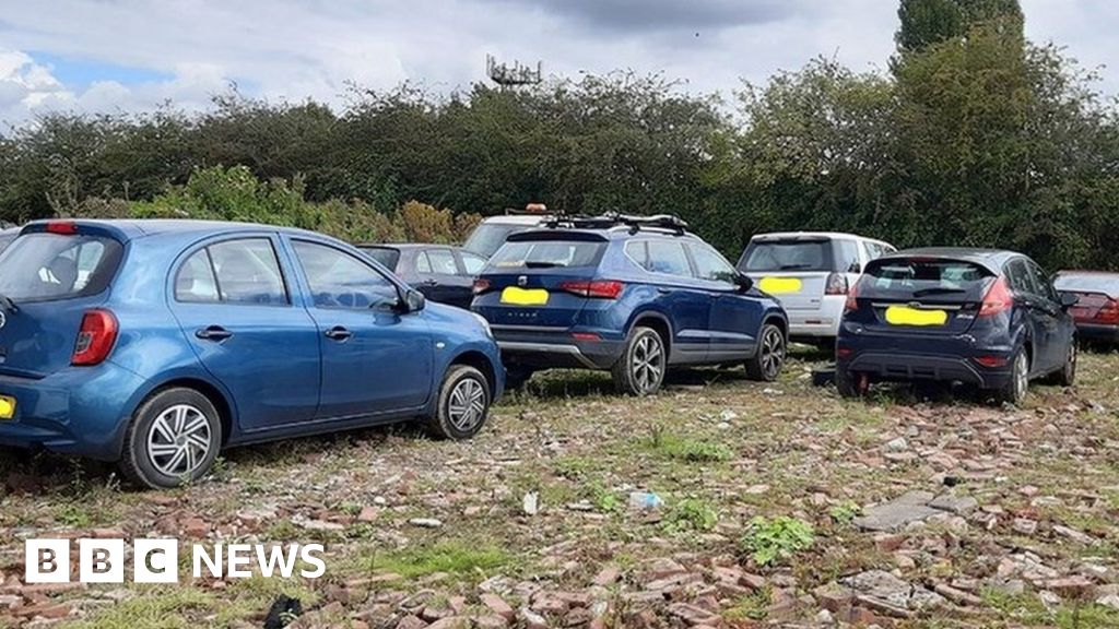 Manchester Airport car parking scam warning after arrests - BBC News