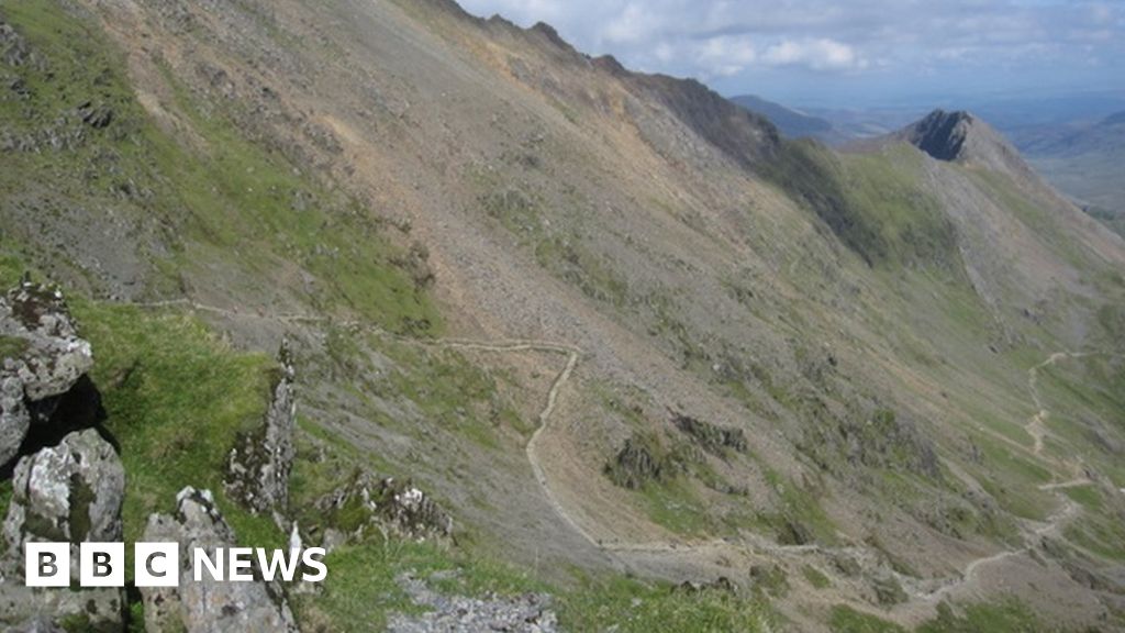 Man killed in Snowdon mountain Pyg track fall named - BBC News