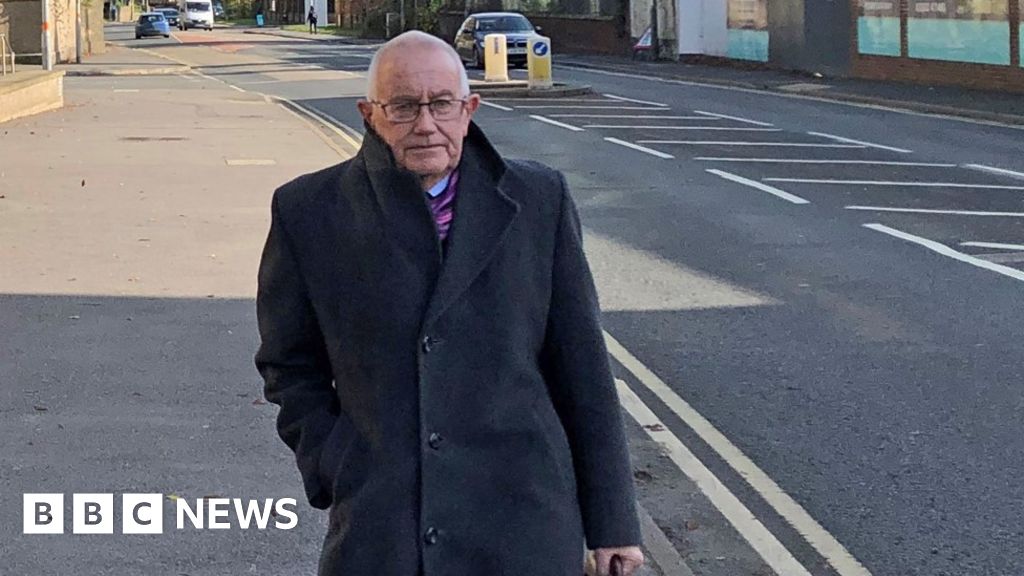 Ex-Yateley charity head Patrick McLarry jailed for fraud - BBC News