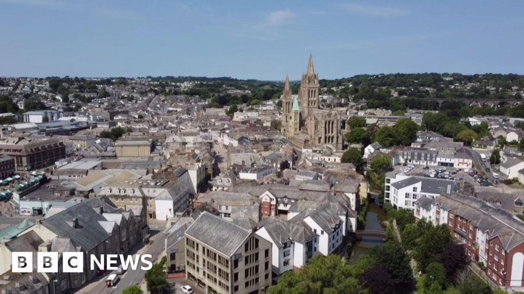 Truro Council introduces Warm Welcome initiative - BBC News