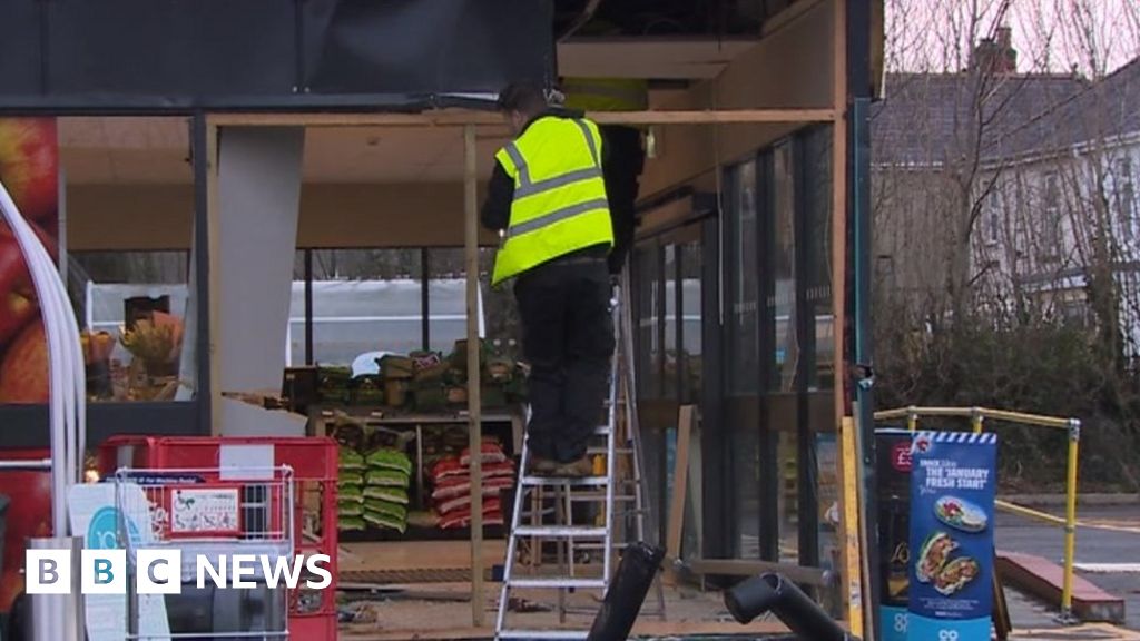 Cash machine removed by stolen JCB in Llandovery - BBC News