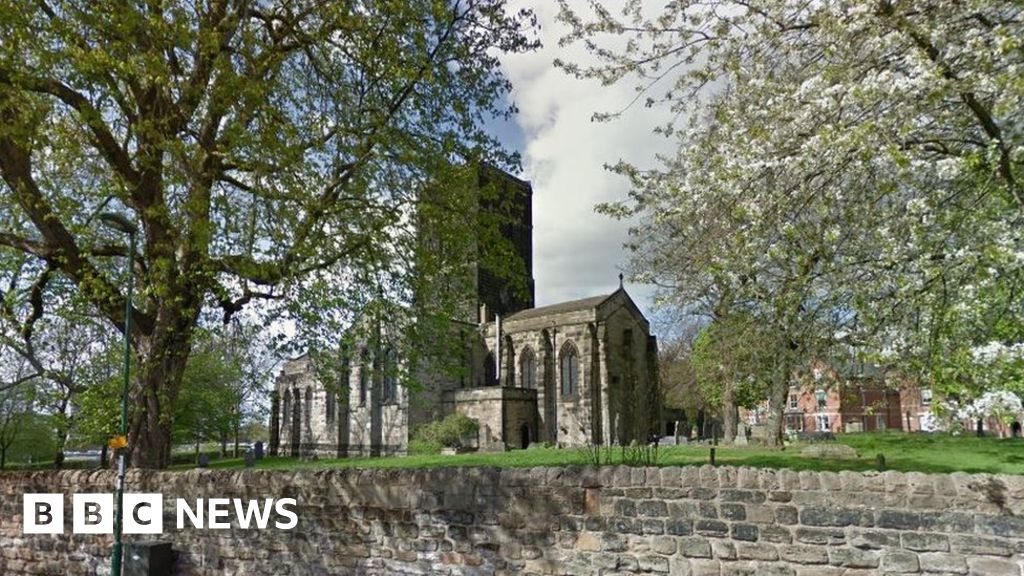 Sneinton: Worshipper stabbed outside church on Easter Sunday - BBC News