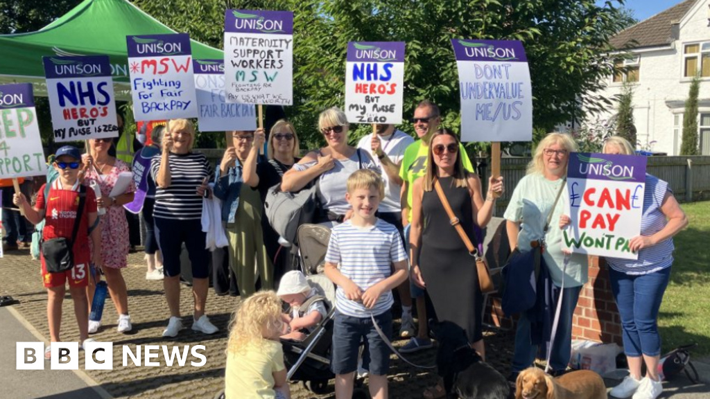 Grimsby maternity hospital workers walk out in pay grade dispute - BBC News