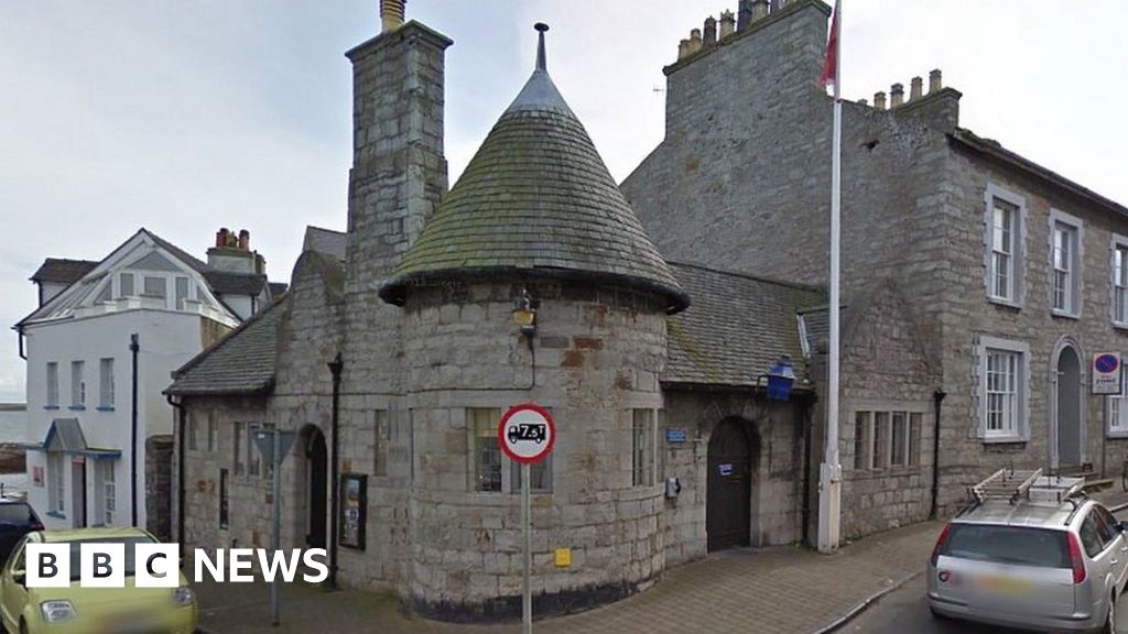 Castletown Police Station: Sale of 'much loved' building on hold - BBC News