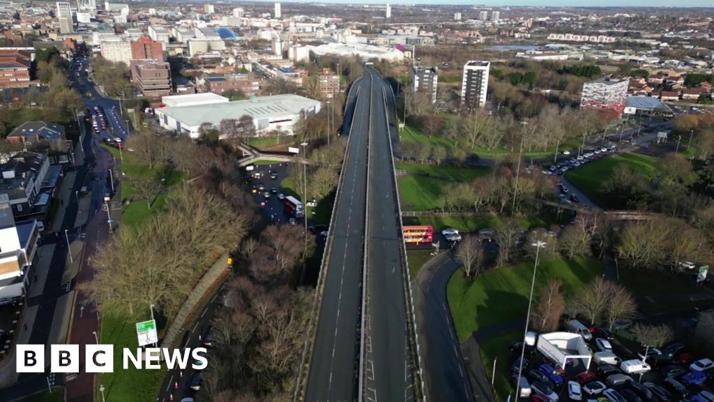 Gateshead flyover to be 'demolished by end of 2025' - BBC News