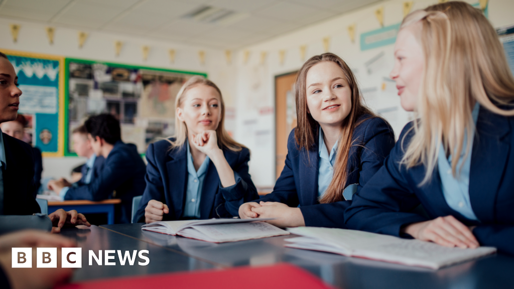Poorer students' education allowance drops by £1.6m
