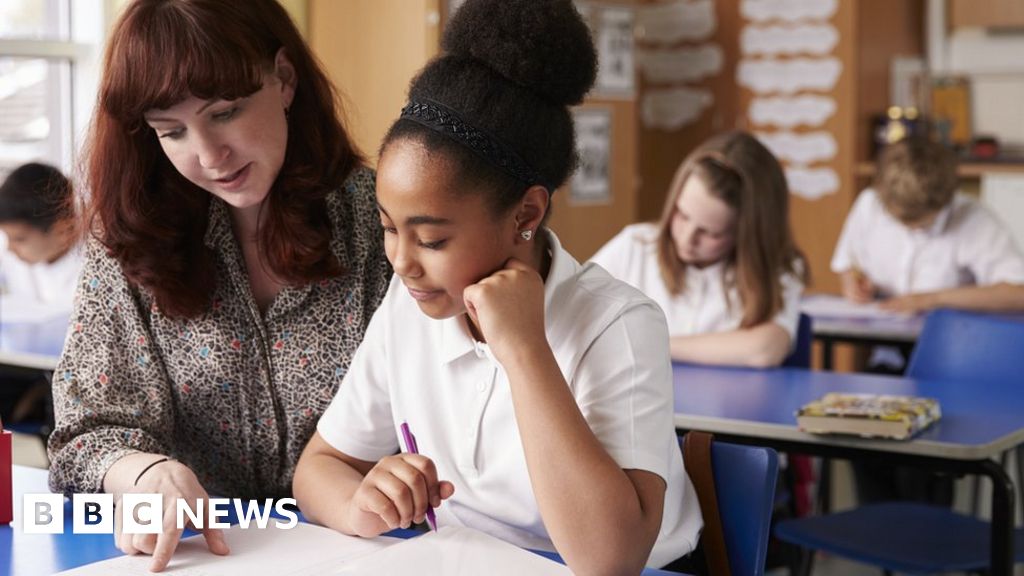 Drop in teacher training recruits revealed - BBC News