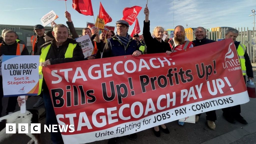 Hull: Stagecoach bus drivers begin strike action - BBC News