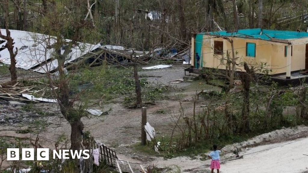 Hurricane Matthew: New images show scale of Haiti destruction - BBC News