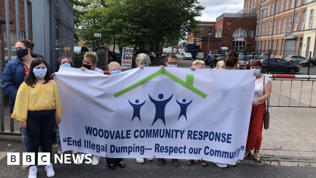 North Belfast: Residents protest over suspected illegal dumping - BBC News