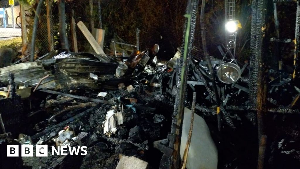 Harwich: Fryatt Hospital ward evacuated due to nearby fire - BBC News