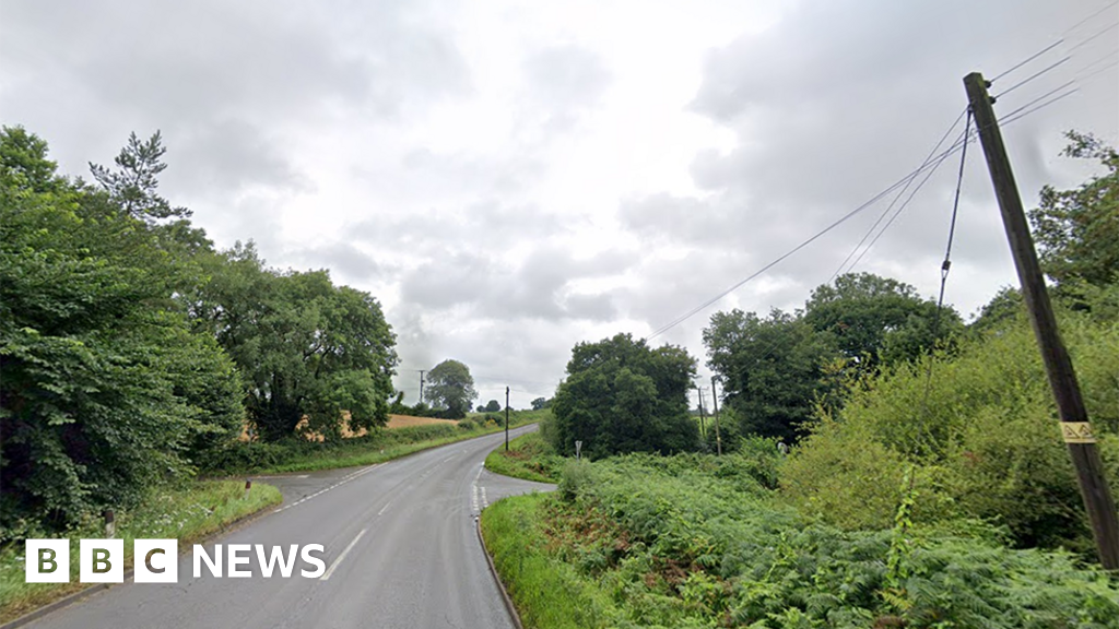 Three teenagers injured in crash at Ashley - BBC News