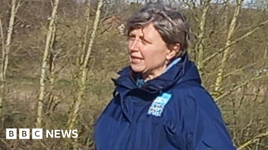 River Mease scheme aims to improve water quality - BBC News