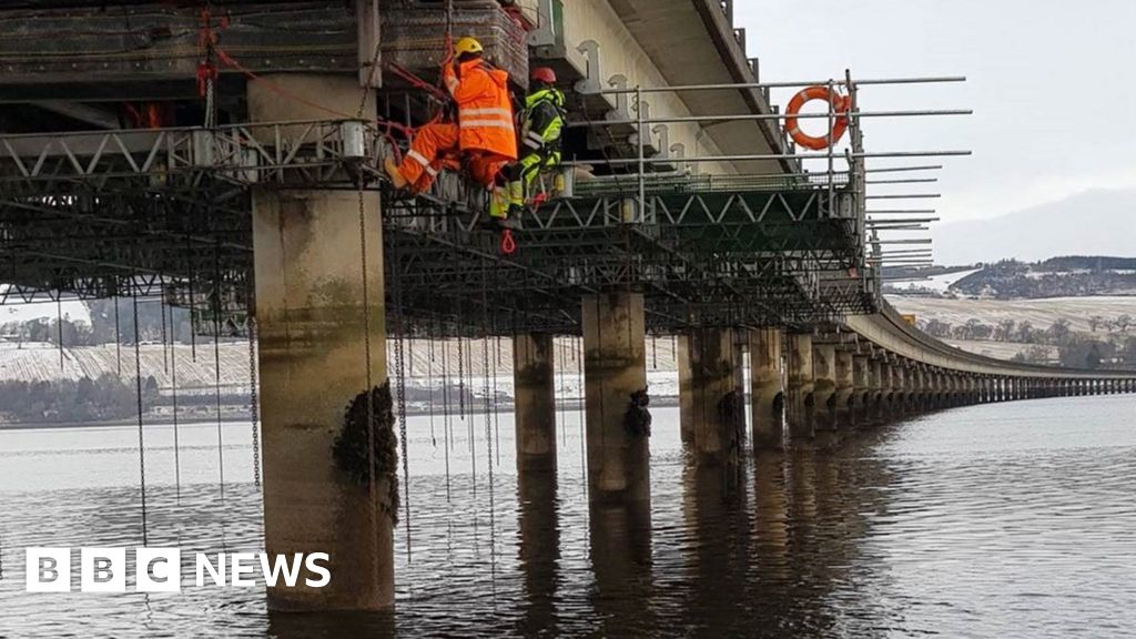 Cromarty Bridge repair work beyond halfway stage - BBC News