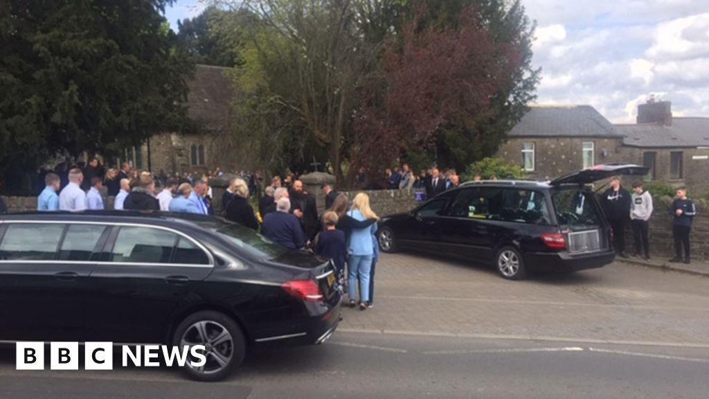 Carson Price: Funeral for drug probe park death teen - BBC News