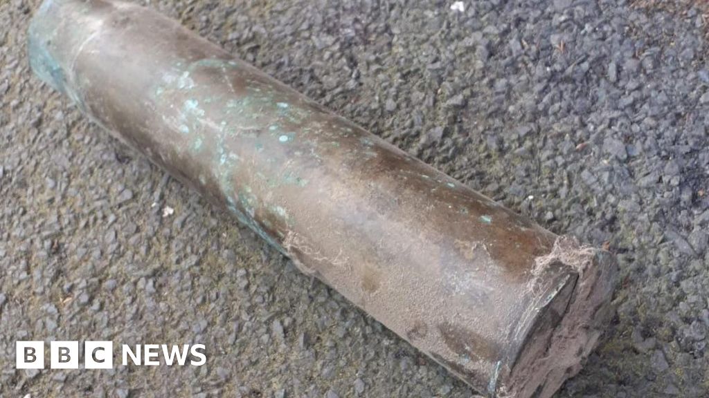 Bomb alert prompted by Wem charity shop's shell donation - BBC News