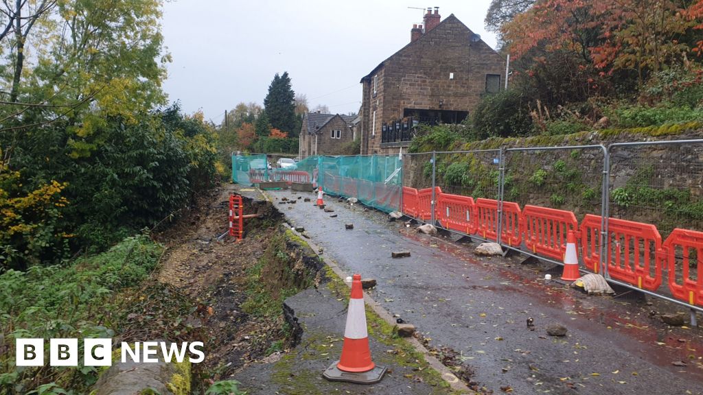Council sorry as Derbyshire road closed for three more months - BBC News