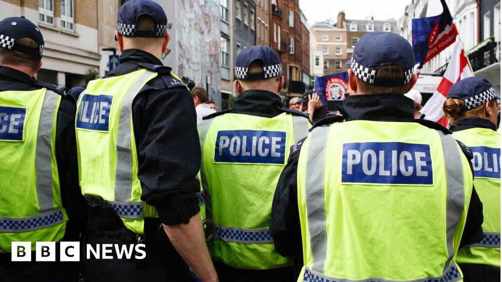 Met Police to sell branded clothing and merchandise